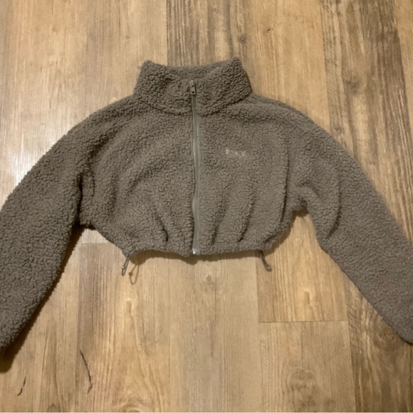SKIMS | Jackets & Coats | Skims Brown Sherpa Cropped Zip Up | Poshmark